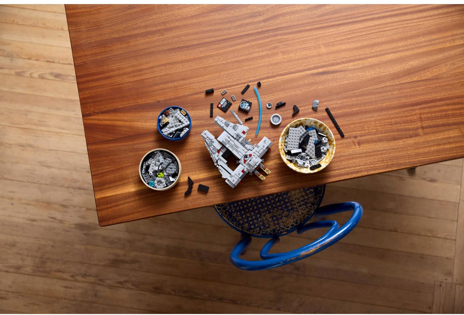 LEGO 75375 Star Wars Millennium Falcon Planet Happy DE